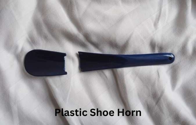 How to Use a Shoe Horn to Wear Your Shoes Safely - Foot Under